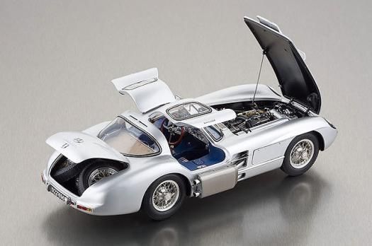 1/18 モデルカー CMC 1955 メルセデス ベンツ 300 SLR Uhlenhaut 1/18 モデルカー CMC 1955 メルセデス ベンツ 300 SLR Uhlenhaut