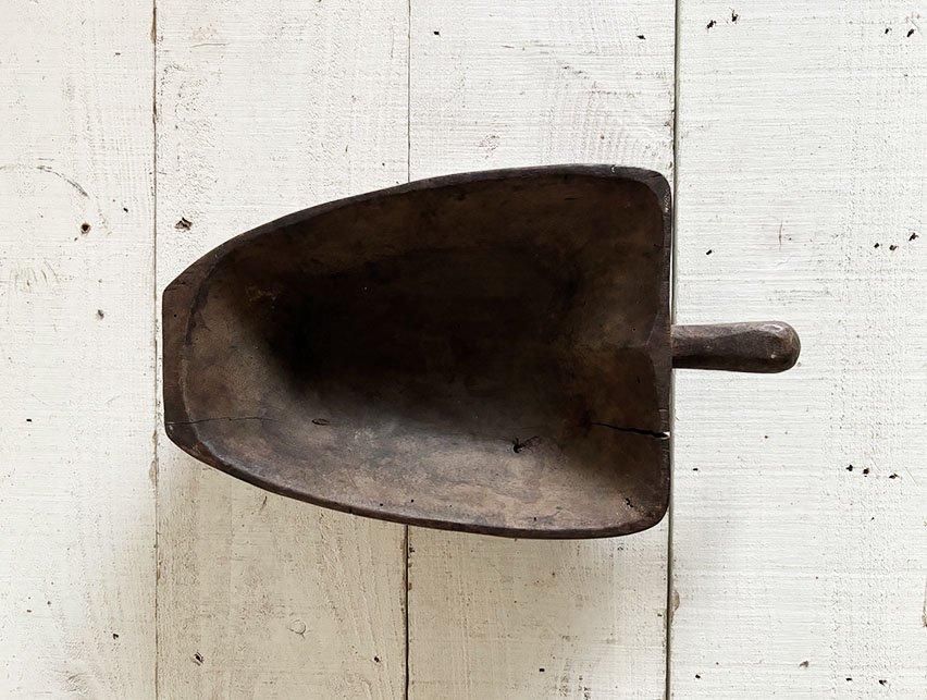 アフリカアンティーク 木製スコップ (aw024-122) - ANTIQUE LEAVES アフリカアンティーク 木製スコップ (aw024-122) - ANTIQUE LEAVES