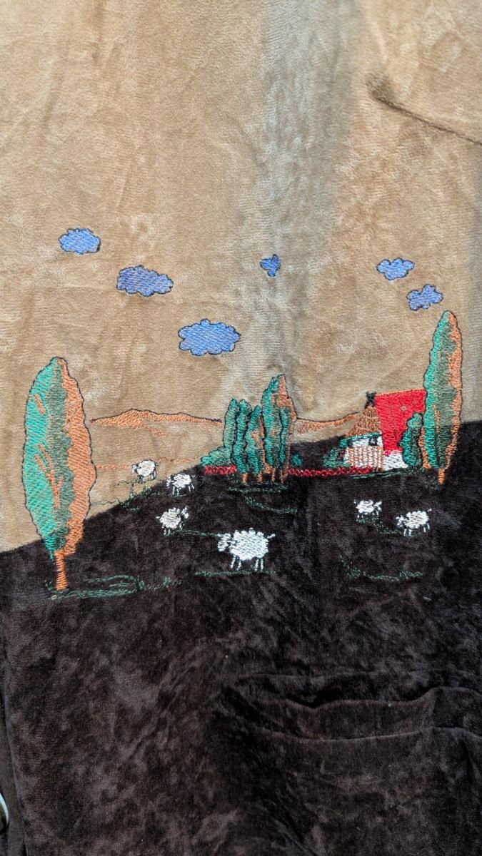 ユーロ古着】まるで絵本のような刺繍ジャケット ベロア 羊 ユーロ古着】まるで絵本のような刺繍ジャケット ベロア 羊