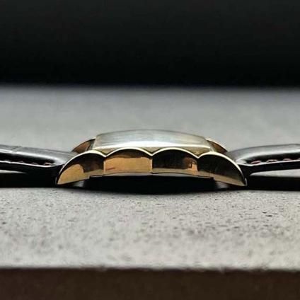 ELGIN(エルジン)10K金張 トノーケース フリルベゼル 全数字 ELGIN(エルジン)10K金張 トノーケース フリルベゼル 全数字