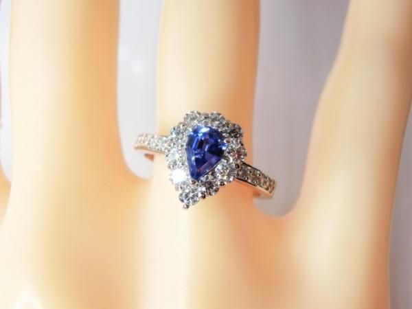 ベニトアイト ダイヤモンドリング BI 0.555ct D 0.64ct Pt950 日 ベニトアイト ダイヤモンドリング BI 0.555ct D 0.64ct Pt950 日