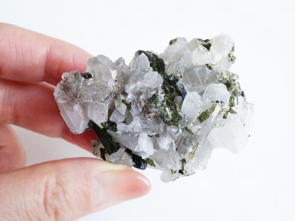 トルマリン・水晶 / 心を癒すグリーントルマリン入りクォーツの トルマリン・水晶 / 心を癒すグリーントルマリン入りクォーツの