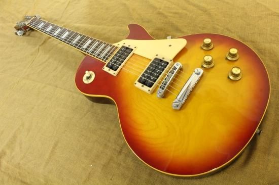 Greco EG700 '78 cherry - Geek IN Box Greco EG700 '78 cherry - Geek IN Box