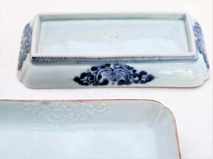 浜野まゆみ 陽刻唐草紋長皿 二客 - 草堂 浜野まゆみ 陽刻唐草紋長皿 二客 - 草堂