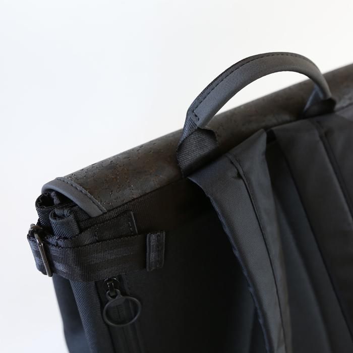 フラップリュック-UchiyamaCork直接販売- 黒いコルク生地が完成 フラップリュック-UchiyamaCork直接販売- 黒いコルク生地が完成