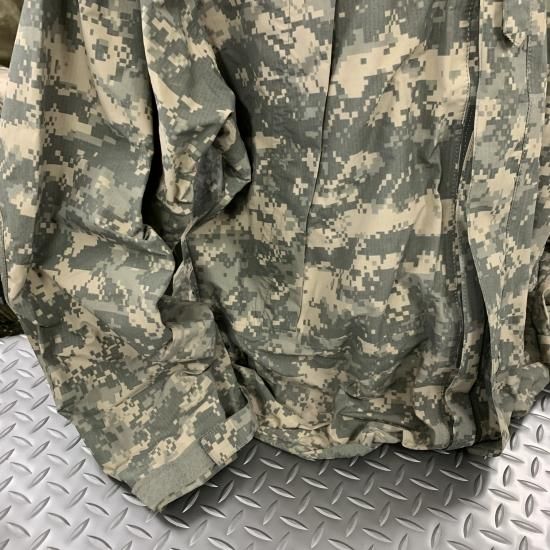 米軍実物 ADS ACU/UCP Lightweight ゴアテックスジャケット L-R 米軍実物 ADS ACU/UCP Lightweight ゴアテックスジャケット L-R