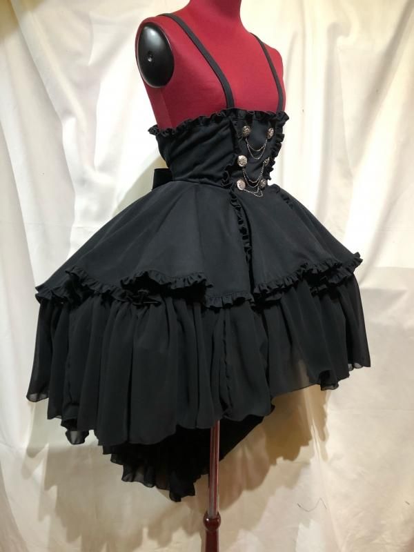 エンブレム飾りチェーン付きハイウエストドレープスカート:黒 エンブレム飾りチェーン付きハイウエストドレープスカート:黒