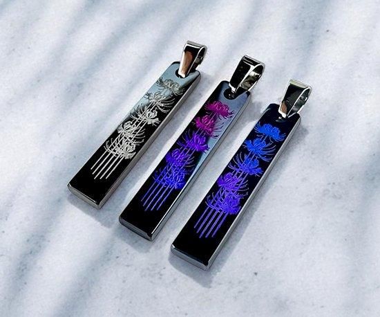 Hizm/SK accessory/札形ペンダントS 燦然彼岸花 【闇夜色】ピアノ Hizm/SK accessory/札形ペンダントS 燦然彼岸花 【闇夜色】ピアノ