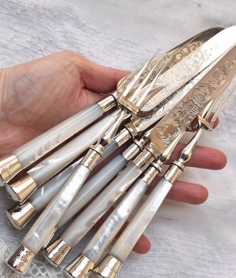 英国銀器【純銀】1888年 白蝶貝ハンドルのデザートカトラリー4組 英国銀器【純銀】1888年 白蝶貝ハンドルのデザートカトラリー4組