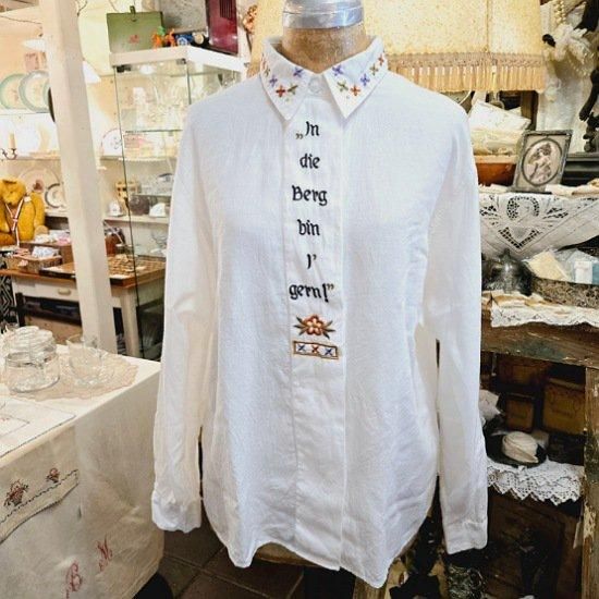 ヨーロッパヴィンテージ * 花柄、アルファベット刺繍チロリアン ヨーロッパヴィンテージ * 花柄、アルファベット刺繍チロリアン