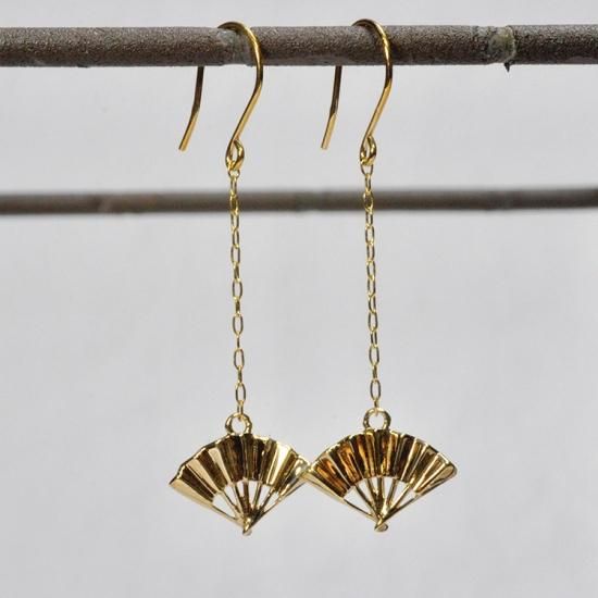 K10（イエローゴールド） 扇子モチーフ 揺れる チェーンフックピアス - DIAN POOL ダイアンプール - ジュエリー通販