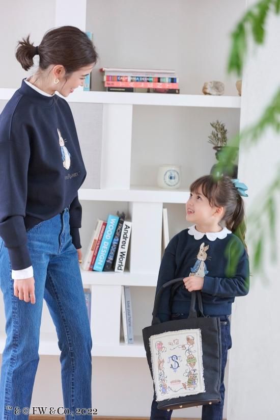 再入荷】ピーターラビット™️ Kids 刺繍トレーナー(ネイビー 再入荷】ピーターラビット™️ Kids 刺繍トレーナー(ネイビー