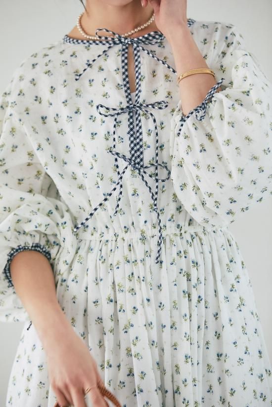 再入荷】小花ローンギンガムパイピングドレス(ブルー) - seventen 再入荷】小花ローンギンガムパイピングドレス(ブルー) - seventen