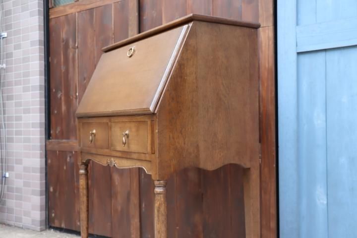神戸家具◇クラシックなデザインのオーク材 ライティング 神戸家具◇クラシックなデザインのオーク材 ライティング