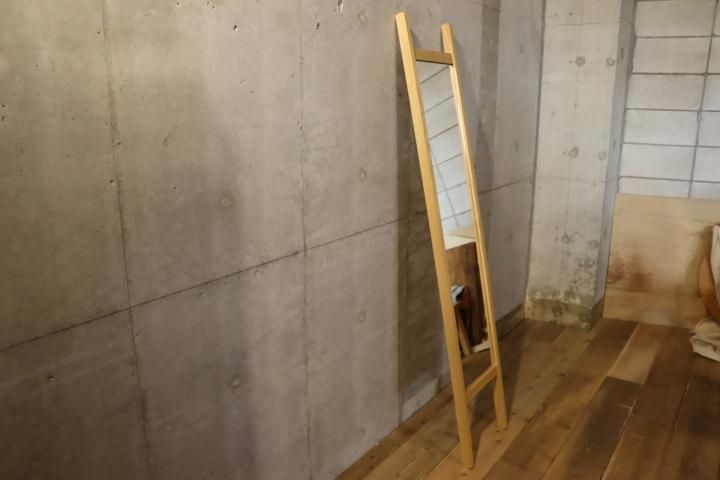 IDEE(イデー)のスレイ ミラーです!木組みのそり (SLEIGH)を彷彿 IDEE(イデー)のスレイ ミラーです!木組みのそり (SLEIGH)を彷彿