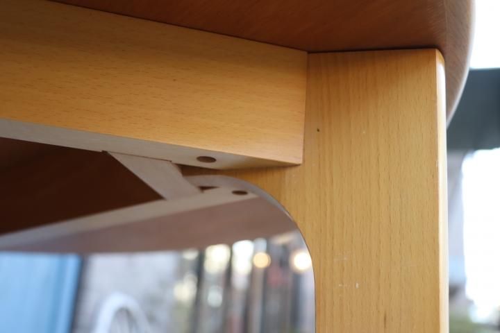 稀少◇IDEE(イデー)の長大作デザインのダイニングテーブルです 稀少◇IDEE(イデー)の長大作デザインのダイニングテーブルです