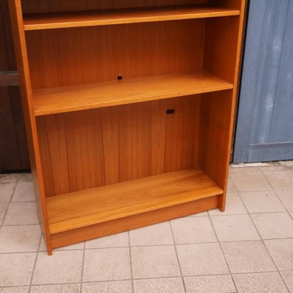デンマークより入荷した、チーク材を使用したブックシェルフです デンマークより入荷した、チーク材を使用したブックシェルフです