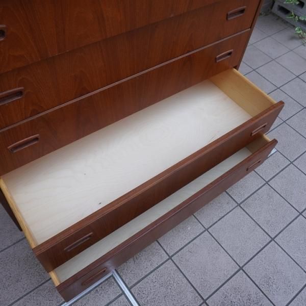 デンマークより入荷した、チーク材を使用した6段チェストです デンマークより入荷した、チーク材を使用した6段チェストです