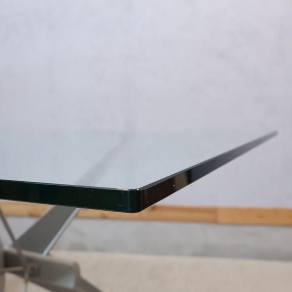 アクタス取り扱い Fasem(ファセム)のガラス ダイニングテーブル アクタス取り扱い Fasem(ファセム)のガラス ダイニングテーブル