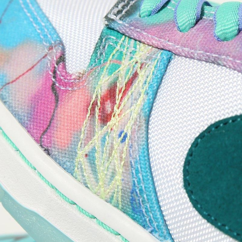 FUTURA × NIKE SB DUNK LOW | ホワイト&ジオードティール FUTURA × NIKE SB DUNK LOW | ホワイト&ジオードティール