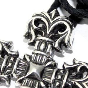 クロムハーツ ペンダント/ネックレス(Chrome Hearts)スモール クロムハーツ ペンダント/ネックレス(Chrome Hearts)スモール