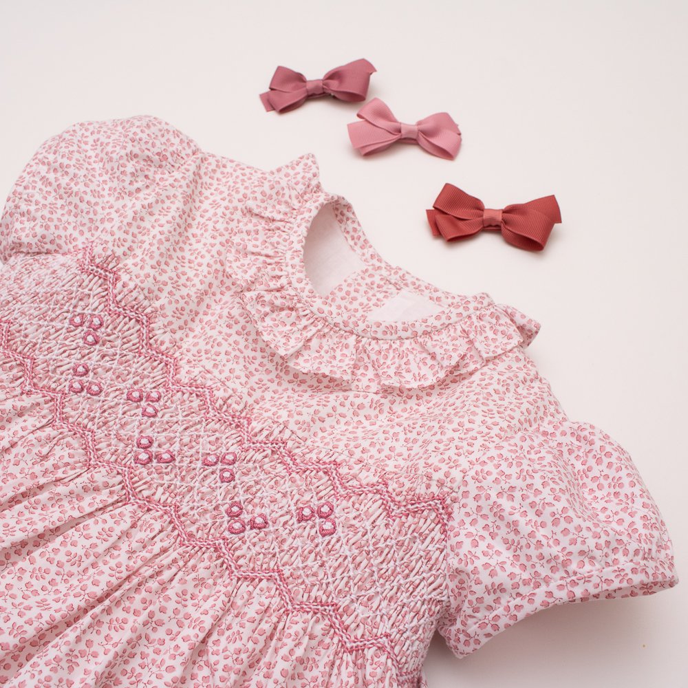 【SALE20%OFF】Amaia Kids - Moohren dress - Charm pink mini leaf アマイアキッズ - スモッキング刺繍ワンピース - アマイアキッズ ...