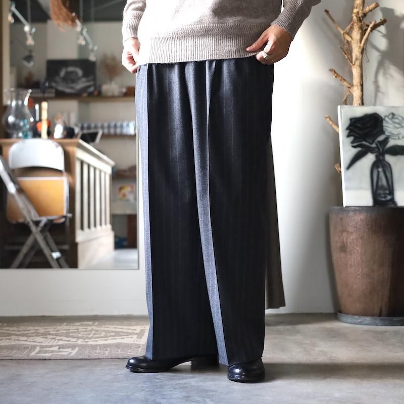 Nikki ESSENTIAL PIECES】WO/Ca 2tuck Wide Tapered Trousers Nikki ESSENTIAL PIECES】WO/Ca 2tuck Wide Tapered Trousers