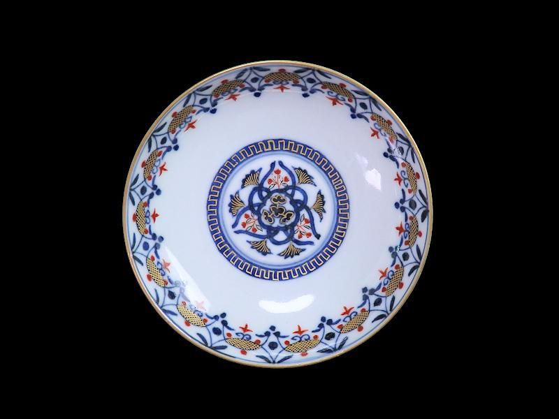 古伊万里 金襴手 瓔珞紋に花図 蓋茶碗 江戸期 古伊万里 金襴手 瓔珞紋に花図 蓋茶碗 江戸期