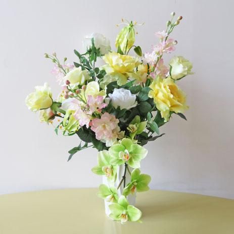 優しく、鮮やかな色彩の高級造花アレンジメントです。開店祝いや 優しく、鮮やかな色彩の高級造花アレンジメントです。開店祝いや