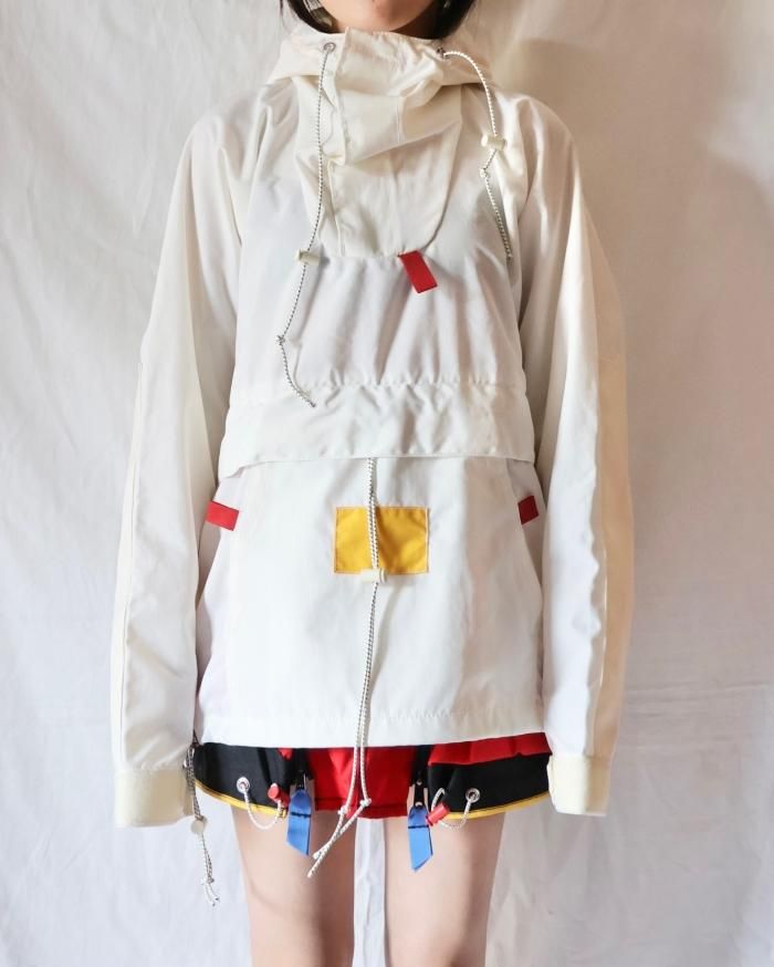 FUMIKA UCHIDA: NYLON HOODED PULLOVER WINDBREAKER - WHITE FUMIKA UCHIDA: NYLON HOODED PULLOVER WINDBREAKER - WHITE