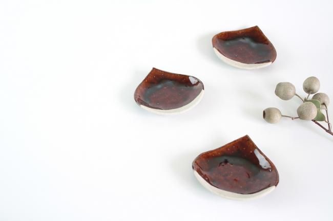 くり豆皿 飴釉 - お気に入りのある暮らし よいろ くり豆皿 飴釉 - お気に入りのある暮らし よいろ