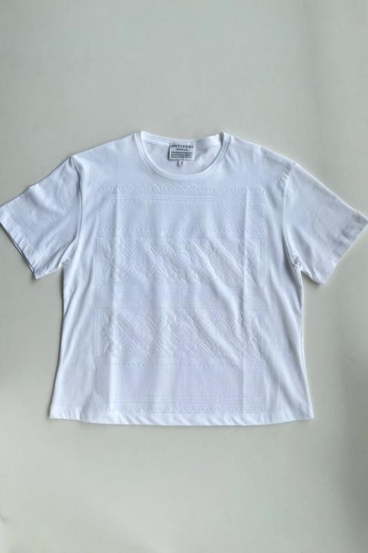 細かなフロッキープリントが素敵。アンティパストのTシャツ 細かなフロッキープリントが素敵。アンティパストのTシャツ