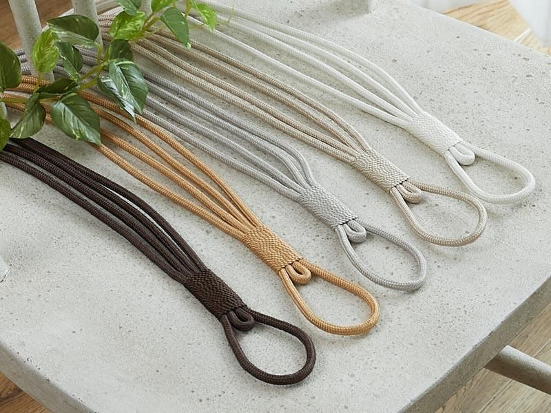 4本のタッセルでしっかりカーテンをまとめる!シンプルな 4本のタッセルでしっかりカーテンをまとめる!シンプルな