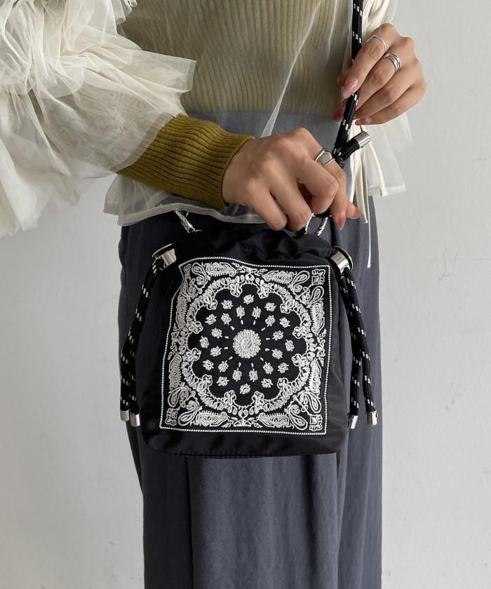 バンダナ柄刺繍ショルダーバッグ - 210nouve | トゥージュヌーヴ バンダナ柄刺繍ショルダーバッグ - 210nouve | トゥージュヌーヴ