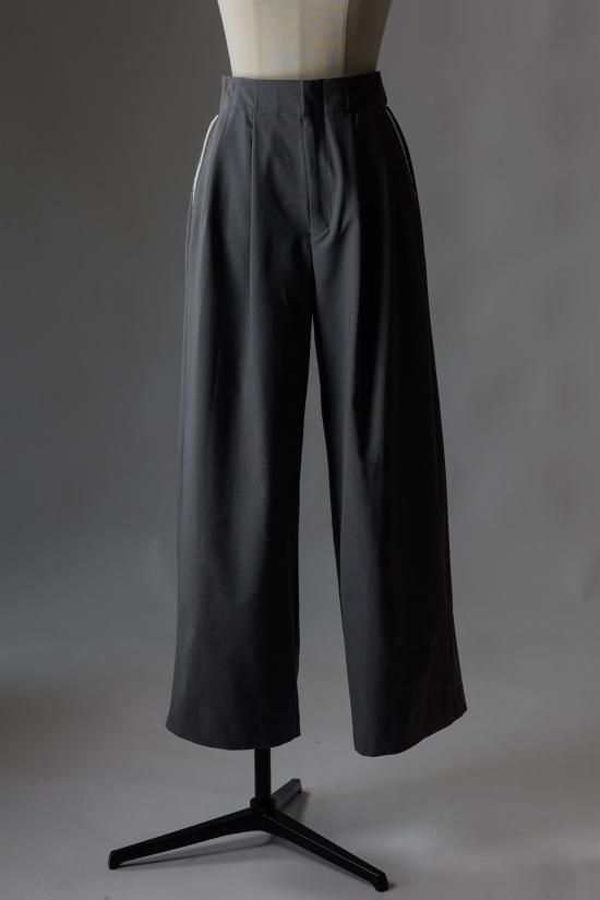 color tuck trousers - T. japan|official online shop color tuck trousers - T. japan|official online shop