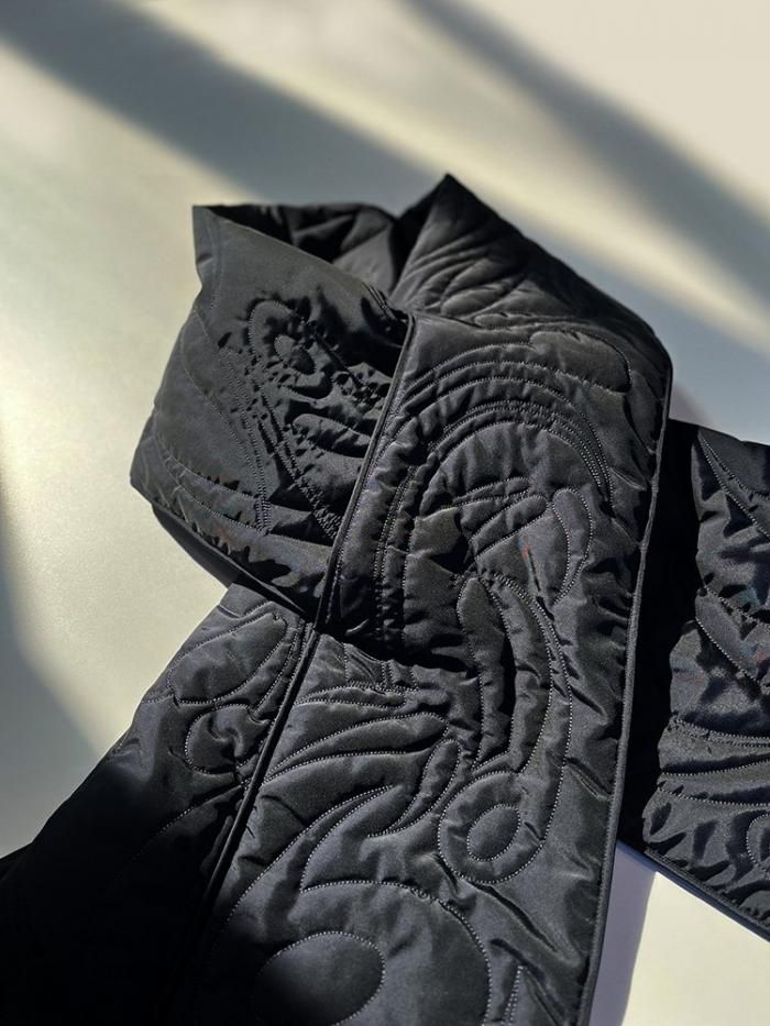 Mame Kurogouchi(マメクロゴウチ)/ Silk Nylon Quilted Scarf - navy Mame Kurogouchi(マメクロゴウチ)/ Silk Nylon Quilted Scarf - navy