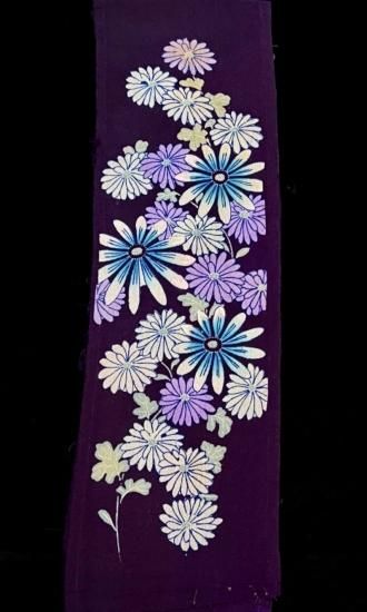 江戸紫色 縮緬地 菊文様 アンティーク刺繍 半襟」 - 正尚堂 江戸紫色 縮緬地 菊文様 アンティーク刺繍 半襟」 - 正尚堂