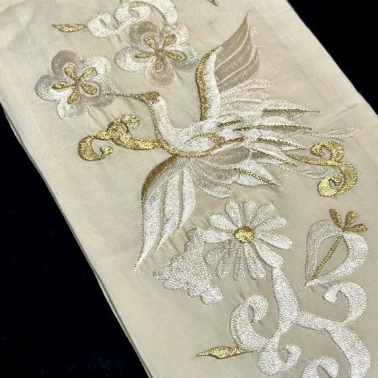 梅唐草に鶴文様 正絹 羽二重 アンティーク 刺繍 半衿」 - 正尚堂 梅唐草に鶴文様 正絹 羽二重 アンティーク 刺繍 半衿」 - 正尚堂